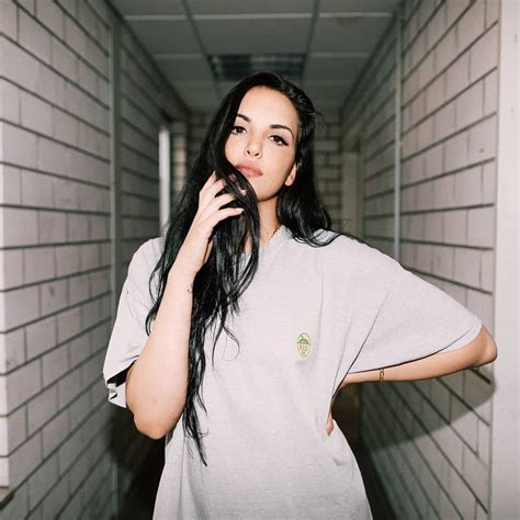 Bild könnte enthalten eine oder mehrere Personen und Personen stehen Juju Instagram