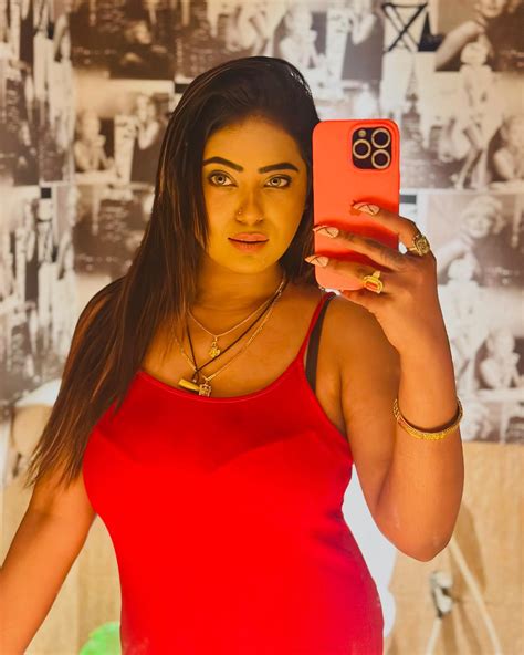 Anwesha Ghosh Fashion Model 👸 Serving Cozy Glam 🧸 With A Splash Of