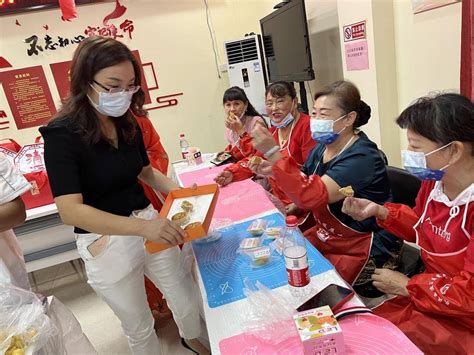青山二街社区“廉”味十足过中秋活动月饼居民