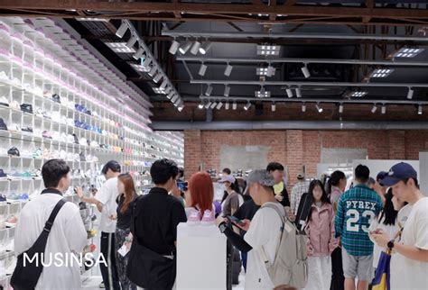 “아식스 젤카야노 사러 오픈런”…‘무신사 스토어 성수 대림창고 흥행 매일경제