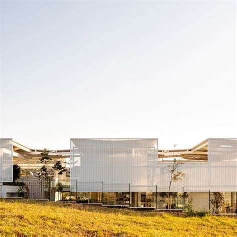 Fgmf Covers Brazilian House In Translucent Shell