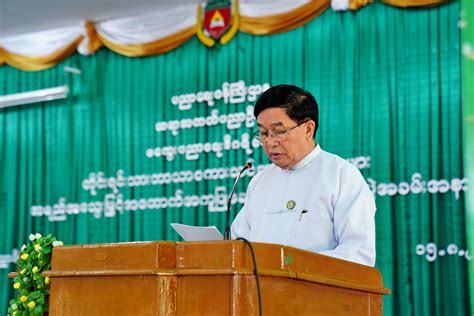 မကွေးတိုင်းဒေသကြီးဝန်ကြီးချုပ် ဦးတင့်လွင် မကွေးပညာရေးဒီဂရီကောလိပ် တိုင်းရင်းသားဘာသာစာပေသင် ဆရာ