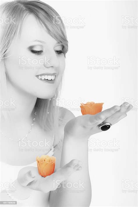 미소 여자아이 쥠 손금 장미 흰색 바탕에 그림자와 센첸 음식 건강한 생활방식에 대한 스톡 사진 및 기타 이미지 건강한 생활방식 건강한 식생활 귀여운 Istock