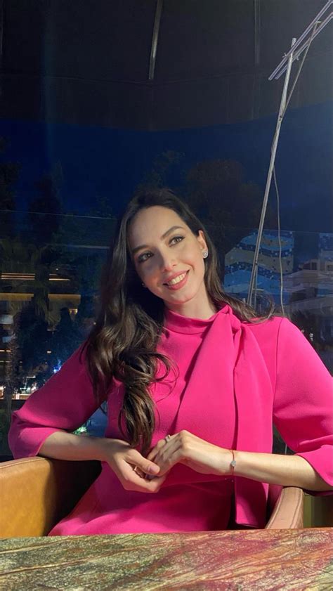 Девушка в ресторане Fashion Saree Sari