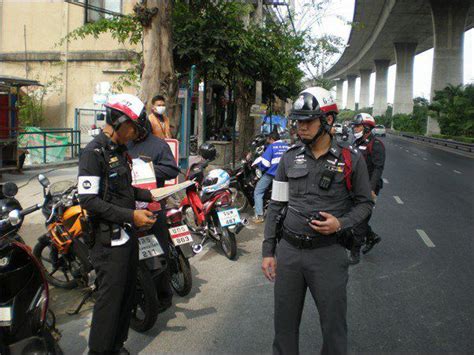 …ตะลุยเที่ยวลำปาง 1 วัน ไปไหนกันบ้าง ลำปาง ตะลุยลำปาง เที่ยวลําปาง กาแฟลุงกบ วัดพระธาตุ