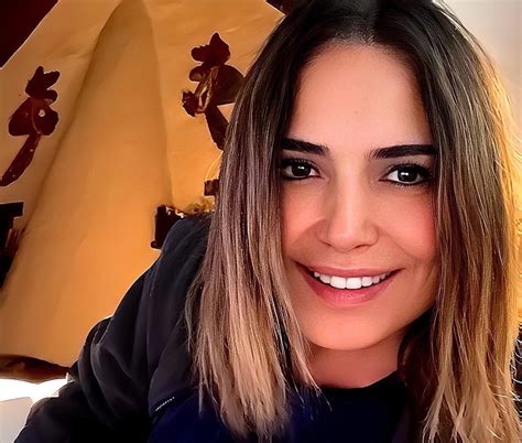 Ese Momento Cuando Tus Pasos Van Sonando En La Escalera Me Vuelvo