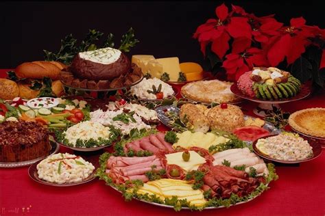 Накрытый стол с едой 54 фото