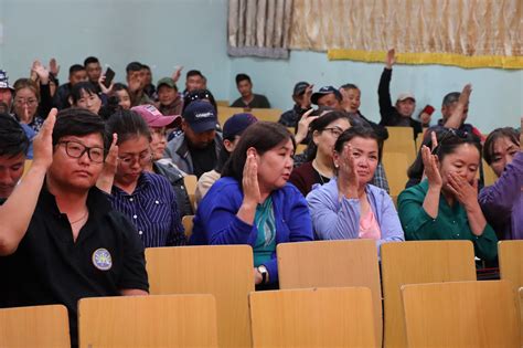 Vip76 Mn Үндсэн хуулинд нэмэлт өөрчлөлт оруулах эсэх асуудлаар иргэдийн саналыг сонсож байна