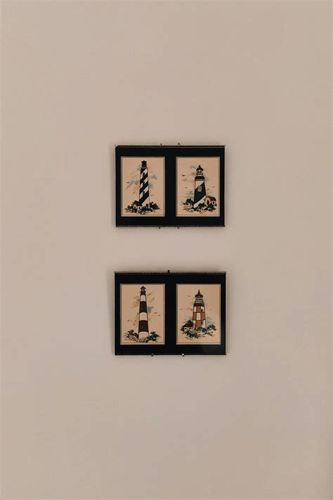 거실 거주 공간 고요한 분위기 깨끗한 라인 꽃 꽃꽂이 꽃병 나무 프레임 동양상자 따뜻한 조명 매우 복잡한 무드 조명 미니멀리스트 북극곰 예술