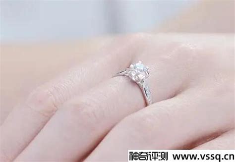 女生中指戴戒指的含义 订婚或确定恋爱关系 神奇评测