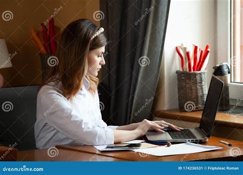 The Girl Works At The Computer In A Cafe Stock Image Image Of Beauty Computer 174236531
