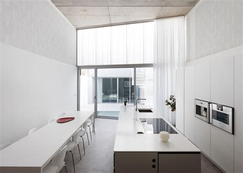 Rue Spaces Casa 20 Has A Translucent Glass Facade