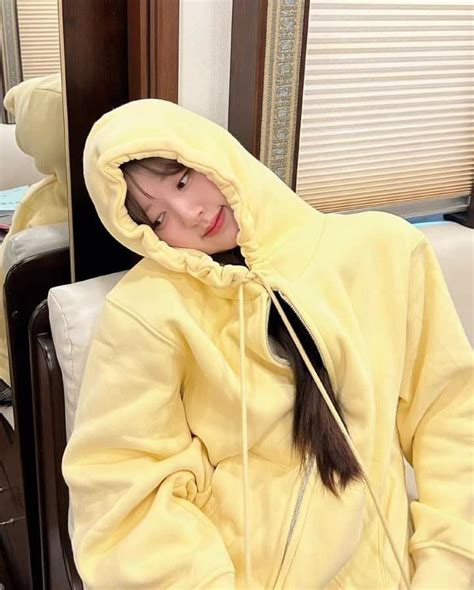 13 10 22 OFFICIAL FRESHTARO x ROSY Giống cái bánh bao kim sa trứng muối quá bà Rosy