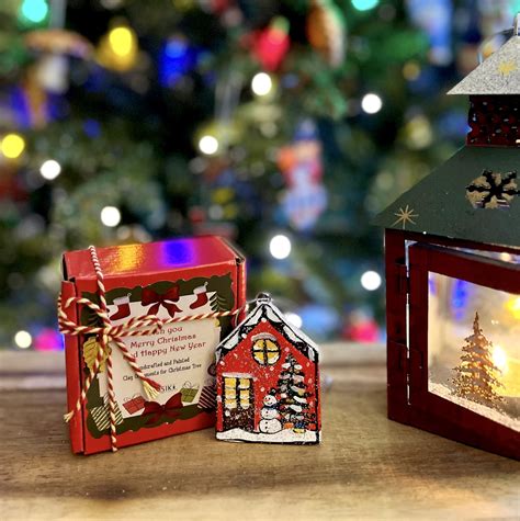 ტომსიკა ნაძვის ხის თიხის სათამაშო სახლი 4 X 6 სმ Veli Store