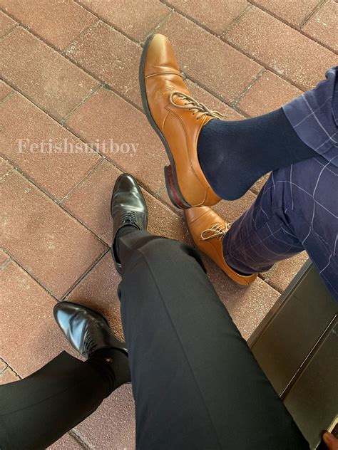 suitbyboy on Twitter 人夫爸爸今天襪腳味好大故意脱害我聞到起反應了走路明顯一大包 色爸爸還說你皮鞋上都是灰讓