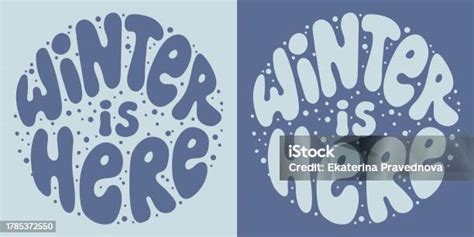 복고풍 그루비 레터링 겨울이 파란색으로 왔습니다 빈티지 스타일 60 년대 70 년대의 라운드 슬로건 배경 포스터 카드 티셔츠를 위한 트렌디한 그루비 프린트 디자인 12월에
