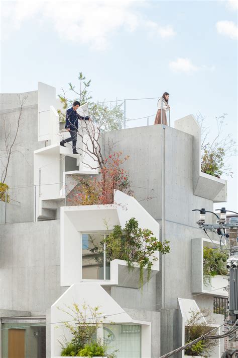 Stacked Concrete Boxes Create Futuristic And Savage Tree Ness House