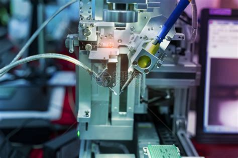 自动化制造焊接和组装pcb板的烙铁头高清图片下载 正版图片506373672 摄图网