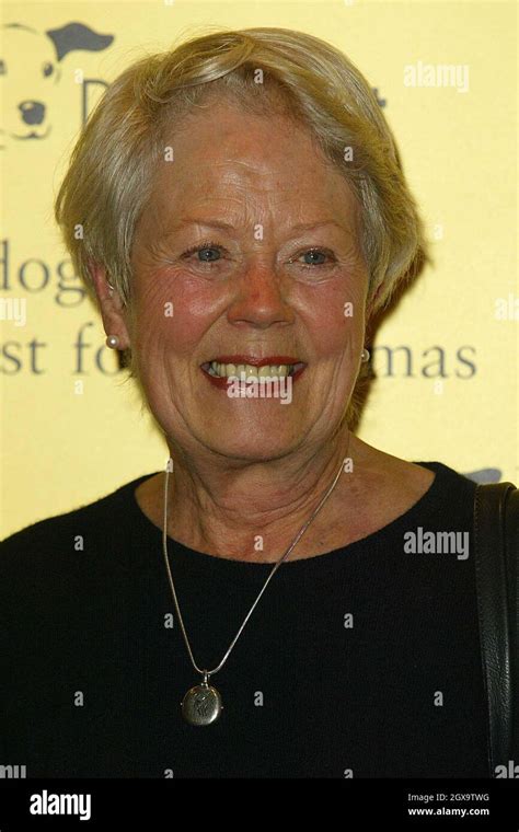 Annette Crosbie