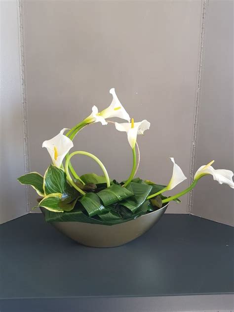 Composition Florale Moderne En Blanc