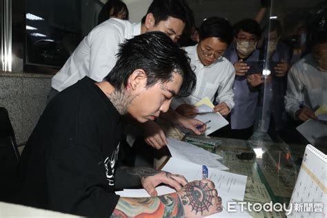 獨家／謝和弦2年「只靠版稅生活」終還清債務 喊話keanna：過好日子 Ettoday星光雲 Ettoday新聞雲