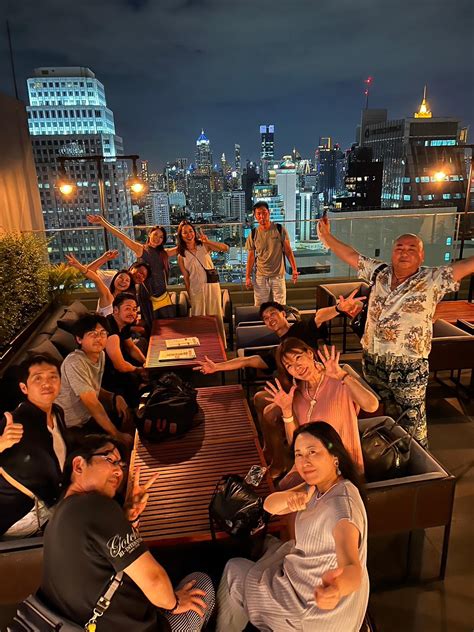 タイでの勉強会2日目の打ち上げ（まだ前夜祭だけど）。 世界中の子どものために学校を作る寄付団体maaaruで知り合った高橋さんともなぜか