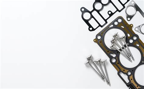 흰색 바탕에 자동차 엔진 수리를 위한 예비 부품 평면도 복사 공간 0명에 대한 스톡 사진 및 기타 이미지 0명 강철 개체