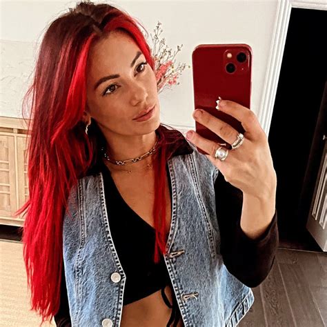 Strictlys Dianne Buswell Shows Off Hair Transformation