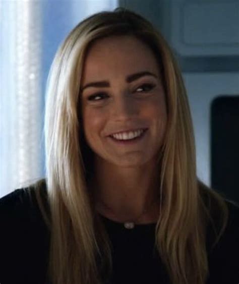 Sara Lance💛 Supergirl And Flash Fav Celebs Dc Legends Of Tomorrow