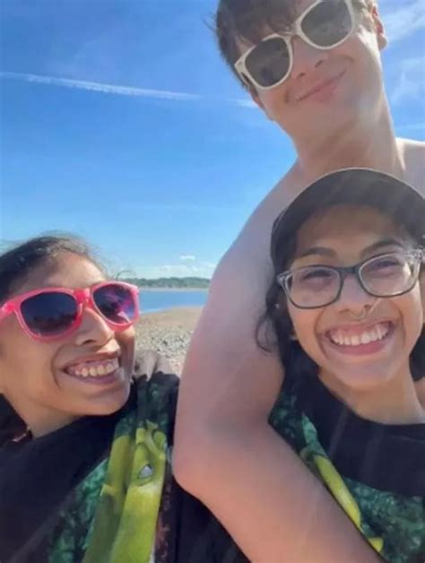 Conjoined Twins Spill On Sex Life After One Gets Boyfriend And Other Doesn T Hot Lifestyle News