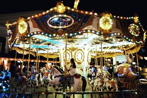 무료 이미지 휴양 놀이 공원 회전 목마 공정한 놀이기구 야외 레크리에이션 비 건축물 4896x3264 160032 무료 이미지 Pxhere