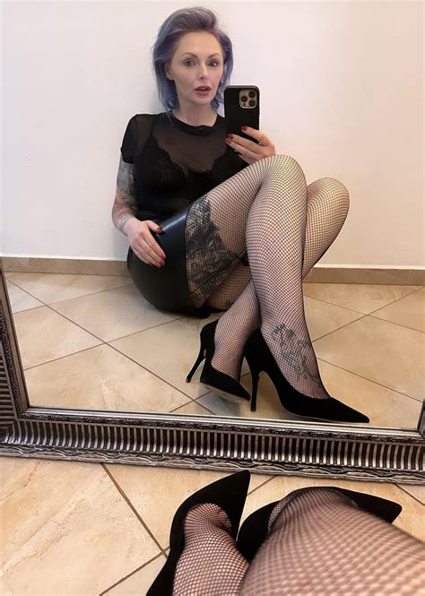 Classic Black Stiletto Rhighheels