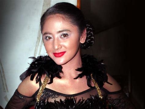 Dewi Persik Serat Centini ~ Artis Dangdut