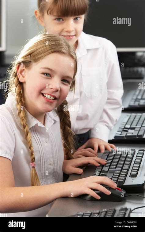 Girls Using Computers In Babe Class Stock Photo Alamy