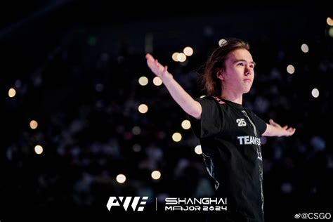 谁有比赛结束donk双手插兜和大表哥哭的图啊 Nga玩家社区 谁有比赛结束donk双手插兜和大表哥哭的图啊 Nga玩家社区