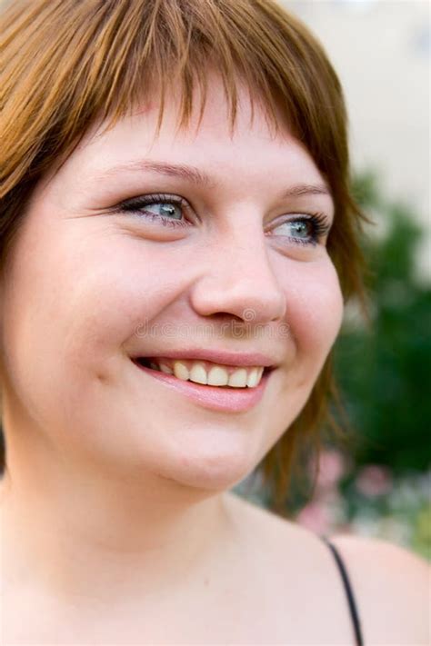 Chica Joven Bonita Del Retrato Foto De Archivo Imagen De Deslumbrar Humano