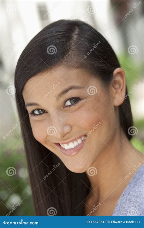 Jeune Femme Asiatique Attirante Image Stock Image Du Pose Chemin