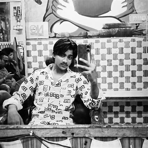 𝑲𝒂𝒊𝒇 𝑹𝒐𝒚𝒂𝒍🚨😈 Kaif Royal 01 • Threads Say More