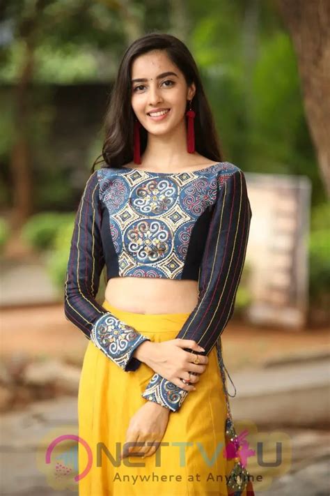 Simrat Kaur Beautiful Images 580927 Galleries And Hd Images