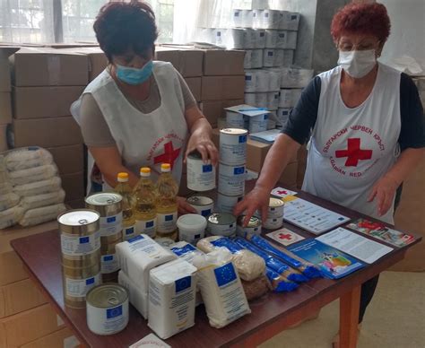 БЧК ЗАПОЧНА РАЗДАВАНЕТО НА ХРАНИТЕЛНИ ПАКЕТИ НА НУЖДАЕЩИ СЕ ВАРНЕНЦИ Eufunds