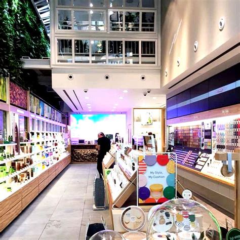 Popular Korean Skincare Brand Opens First Store In The Us And Sephora
