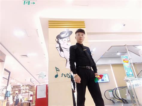 严肃认真的杨大侠杨科喜欢搞怪逗笑，是一个宝藏男生 知乎