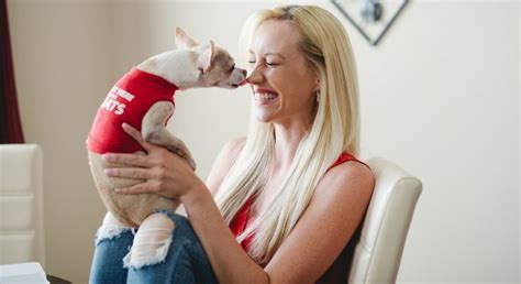 Why Does My Dog Lick Me Find Out Proud Dog Mom Dog Behavior Dog