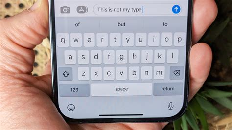 The Iphones Keyboard Is Terrible — And It Needs To Be Fixed Now