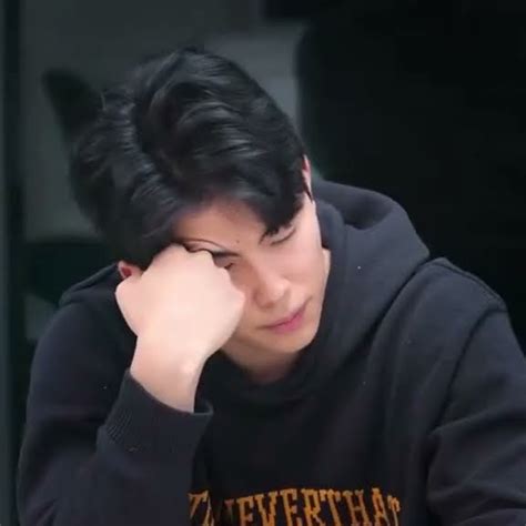 جي وو جونغ يون 🪄💙 على اعتاب سن العشرين 🫂🤍 Youtube