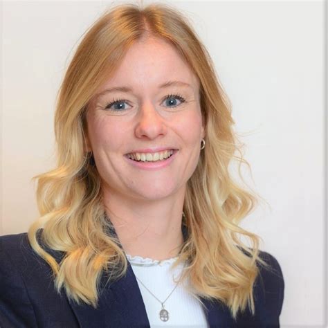 Stefanie Eichinger Spezialistin Marktkommunikation Lbs