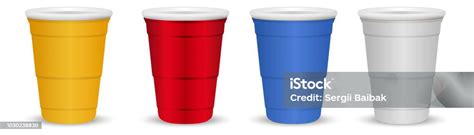 다채로운 일회용 종이 또는 플라스틱 컵 흰색 배경에 고립의 집합입니다 색 변경 하기 쉬운 현실적인 3d 벡터 일러스트 레이 션 빨간색 노란색 파란색 회색 착 색된 음료