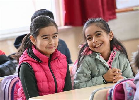 300 лв еднократна помощ за всички ученици от I Iv и Viii клас без