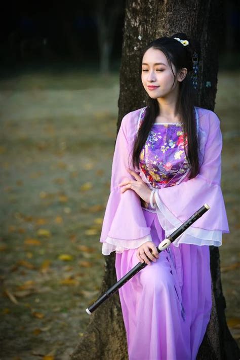 服飾明麗猶似穿越氣韻生動宛如仙子 每日頭條