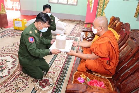 တပ်မတော် ကြည်း၊ ရေ၊ လေ မိသားစုများနှင့် စေတနာရှင်ပြည်သူများက ဆွမ်း ဆန